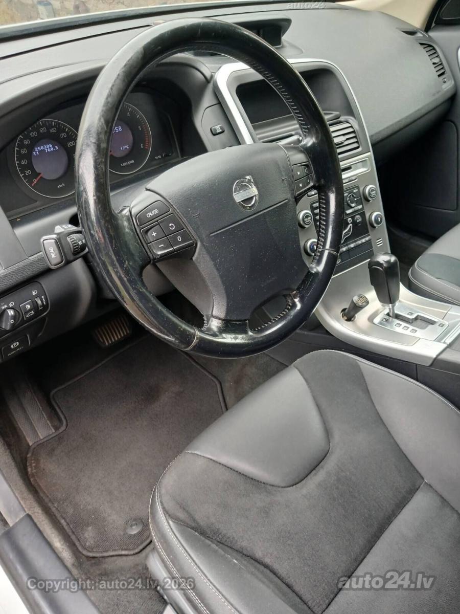 Volvo XC60 2008 in Tallinn, with an engine capacity of 2.40 L and mileage of 250 thousand km for 5500 €, photo 7 on AUTOMOTO.COM.LV