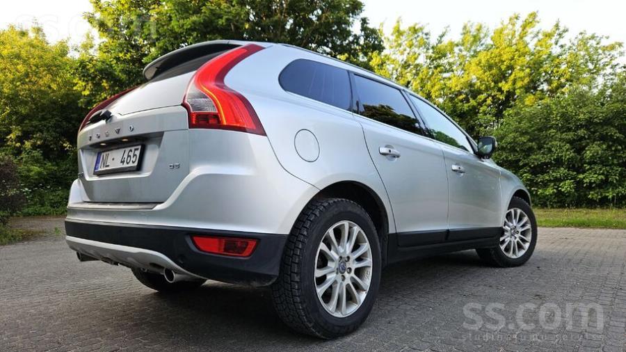 Volvo XC60 2009 in Riga, with an engine capacity of 2.40 L and mileage of 120 thousand km for 8400 €, photo 3 on AUTOMOTO.COM.LV