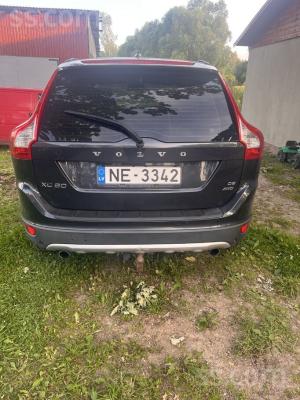 Volvo XC60 2009 in Saldus, with an engine capacity of 2.40 L and mileage of 323 thousand km for 7000 €, photo 1 on AUTOMOTO.COM.LV