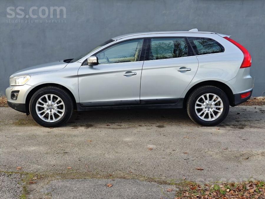 Volvo XC60 2009 Ogre, ar dzinēja tilpumu 2.40 L un nobraukumu 211 tūkst. km par 7995 €, foto 4 vietnē AUTOMOTO.COM.LV