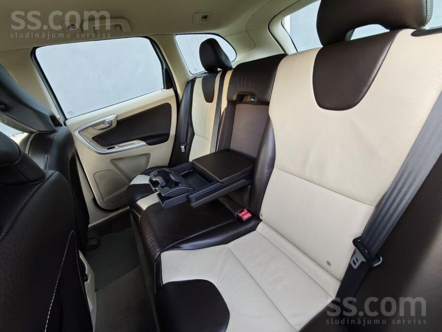 Volvo XC60 2009 Ogre, ar dzinēja tilpumu 2.40 L un nobraukumu 211 tūkst. km par 7995 €, foto 11 vietnē AUTOMOTO.COM.LV