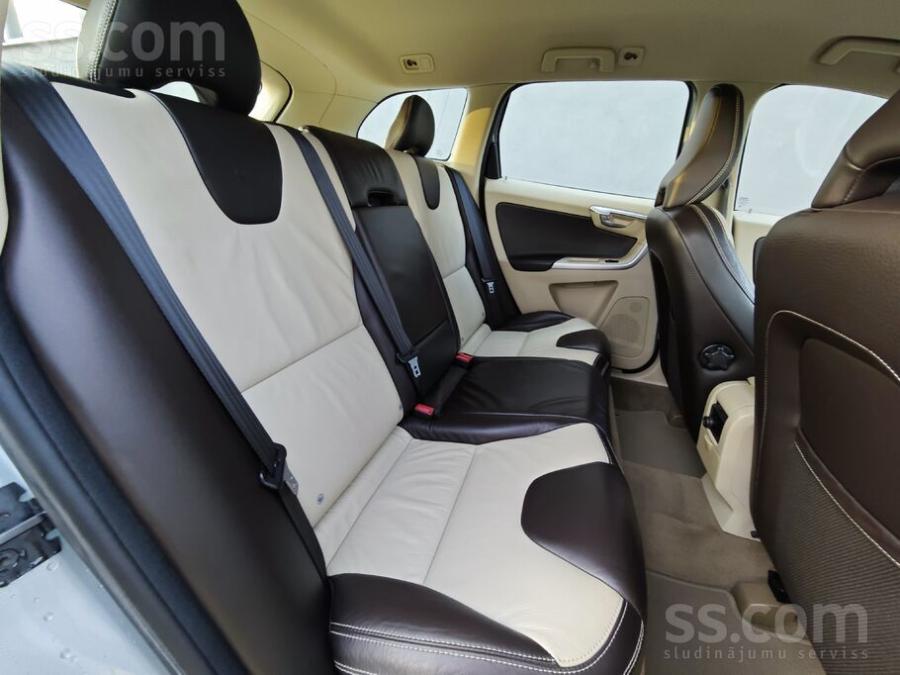 Volvo XC60 2009 Ogre, ar dzinēja tilpumu 2.40 L un nobraukumu 211 tūkst. km par 7995 €, foto 13 vietnē AUTOMOTO.COM.LV