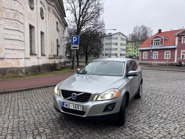Volvo XC60 2009 in Riga, with an engine capacity of 2.40 L and mileage of 355 thousand km for 7200 €, photo 5 on AUTOMOTO.COM.LV