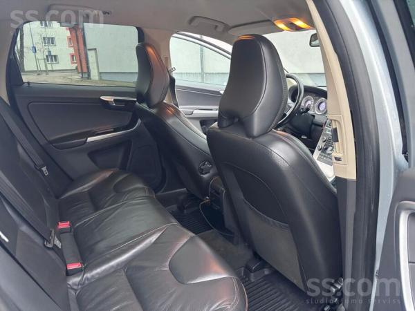 Volvo XC60 2009 in Riga, with an engine capacity of 2.40 L and mileage of 355 thousand km for 7200 €, photo 7 on AUTOMOTO.COM.LV