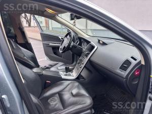Volvo XC60 2009 in Riga, with an engine capacity of 2.40 L and mileage of 355 thousand km for 7200 €, photo 9 on AUTOMOTO.COM.LV