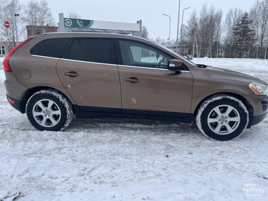 Volvo XC60 2009 in Naujoji Akmene, with an engine capacity of 2.40 L and mileage of 300 thousand km for 6900 €, photo 4 on AUTOMOTO.COM.LV