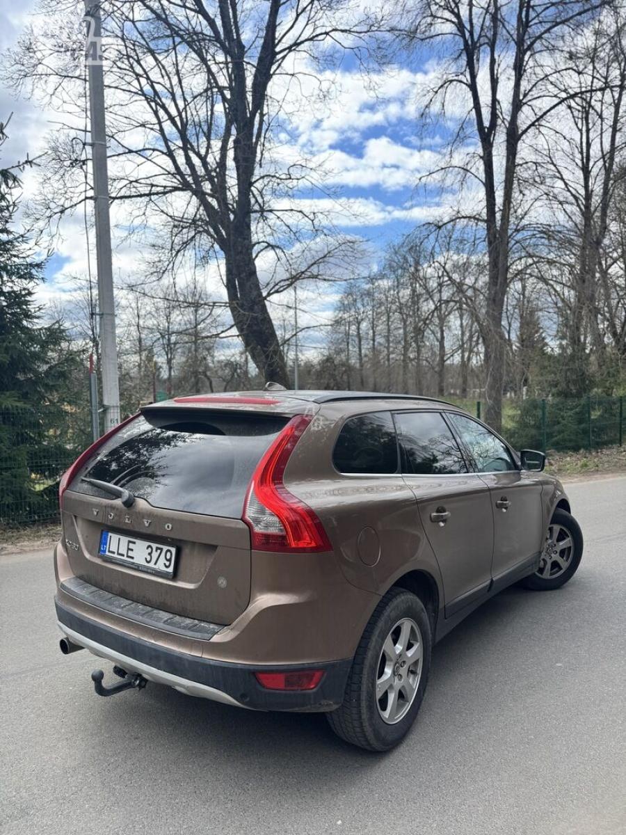 Volvo XC60 2009 in Vilnius, with an engine capacity of 2.40 L and mileage of 380 thousand km for 6450 €, photo 4 on AUTOMOTO.COM.LV