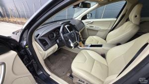 Volvo XC60 2009 in Vilnius, with an engine capacity of 2.40 L and mileage of 308 thousand km for 6600 €, photo 9 on AUTOMOTO.COM.LV