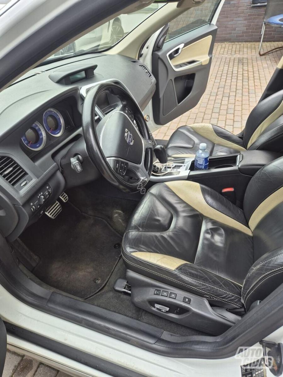 Volvo XC60 2009 Viļņa, ar dzinēja tilpumu 2.40 L un nobraukumu 299 tūkst. km par 4300 €, foto 12 vietnē AUTOMOTO.COM.LV