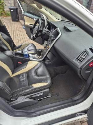 Volvo XC60 2009 Viļņa, ar dzinēja tilpumu 2.40 L un nobraukumu 299 tūkst. km par 4300 €, foto 15 vietnē AUTOMOTO.COM.LV