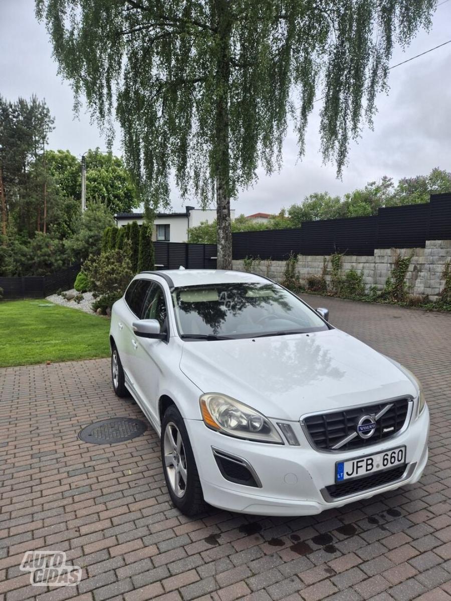 Volvo XC60 2009 in Vilnius, with an engine capacity of 2.40 L and mileage of 299 thousand km for 4250 €, photo 3 on AUTOMOTO.COM.LV