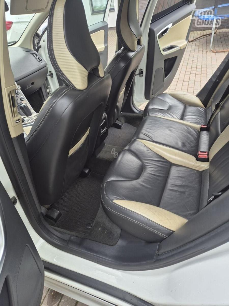 Volvo XC60 2009 in Vilnius, with an engine capacity of 2.40 L and mileage of 299 thousand km for 4250 €, photo 13 on AUTOMOTO.COM.LV