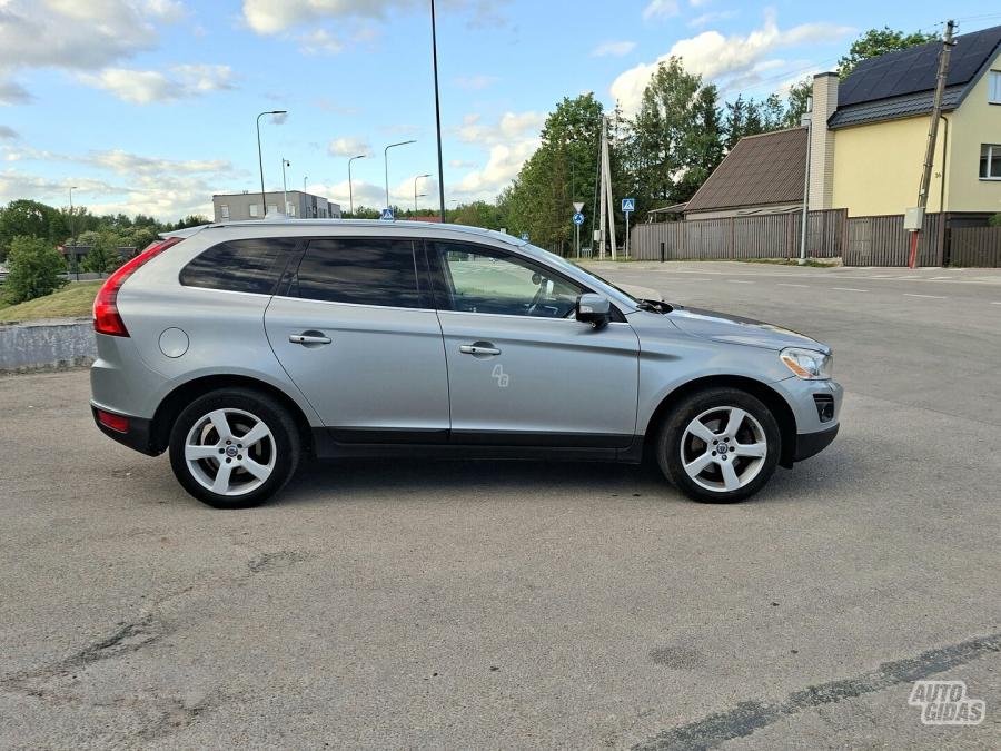 Volvo XC60 2009 in Siauliai, with an engine capacity of 2.40 L and mileage of 400 thousand km for 5350 €, photo 5 on AUTOMOTO.COM.LV