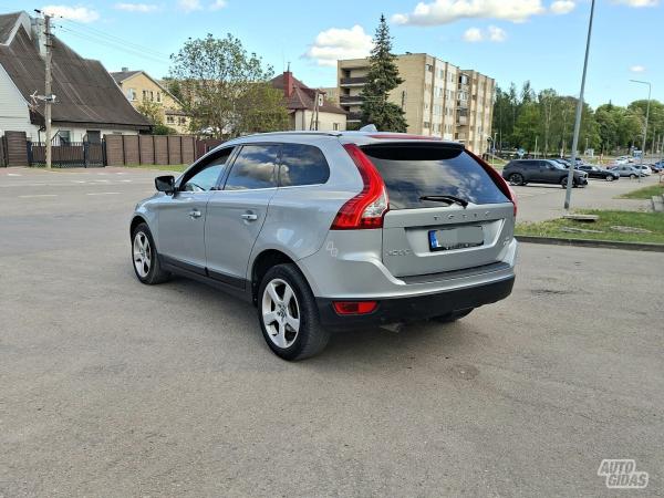 Volvo XC60 2009 in Siauliai, with an engine capacity of 2.40 L and mileage of 400 thousand km for 5350 €, photo 7 on AUTOMOTO.COM.LV