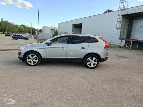 Volvo XC60 2009 in Siauliai, with an engine capacity of 2.40 L and mileage of 400 thousand km for 5350 €, photo 8 on AUTOMOTO.COM.LV