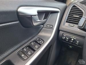 Volvo XC60 2009 in Siauliai, with an engine capacity of 2.40 L and mileage of 400 thousand km for 5350 €, photo 25 on AUTOMOTO.COM.LV