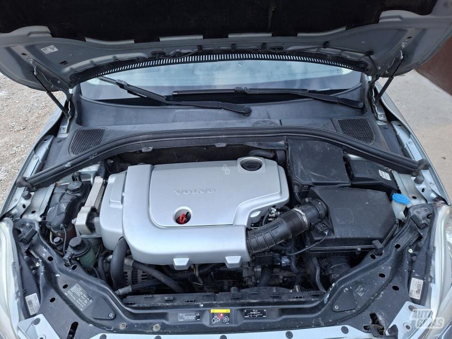 Volvo XC60 2009 in Siauliai, with an engine capacity of 2.40 L and mileage of 400 thousand km for 5350 €, photo 32 on AUTOMOTO.COM.LV