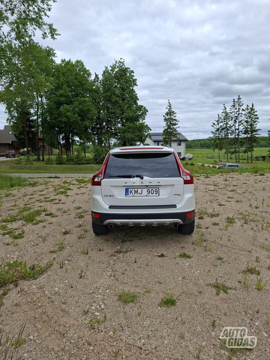 Volvo XC60 2009 in Utena, with an engine capacity of 2.40 L and mileage of 374 thousand km for 6650 €, photo 7 on AUTOMOTO.COM.LV