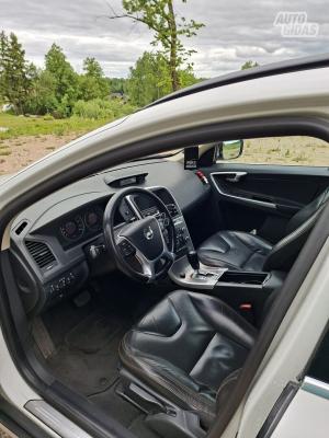 Volvo XC60 2009 in Utena, with an engine capacity of 2.40 L and mileage of 374 thousand km for 6650 €, photo 9 on AUTOMOTO.COM.LV