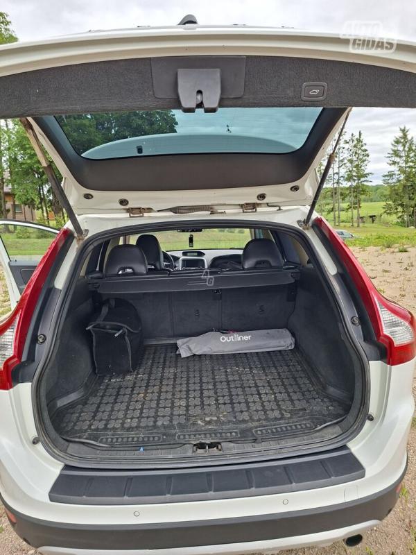 Volvo XC60 2009 in Utena, with an engine capacity of 2.40 L and mileage of 374 thousand km for 6650 €, photo 9 on AUTOMOTO.COM.LV