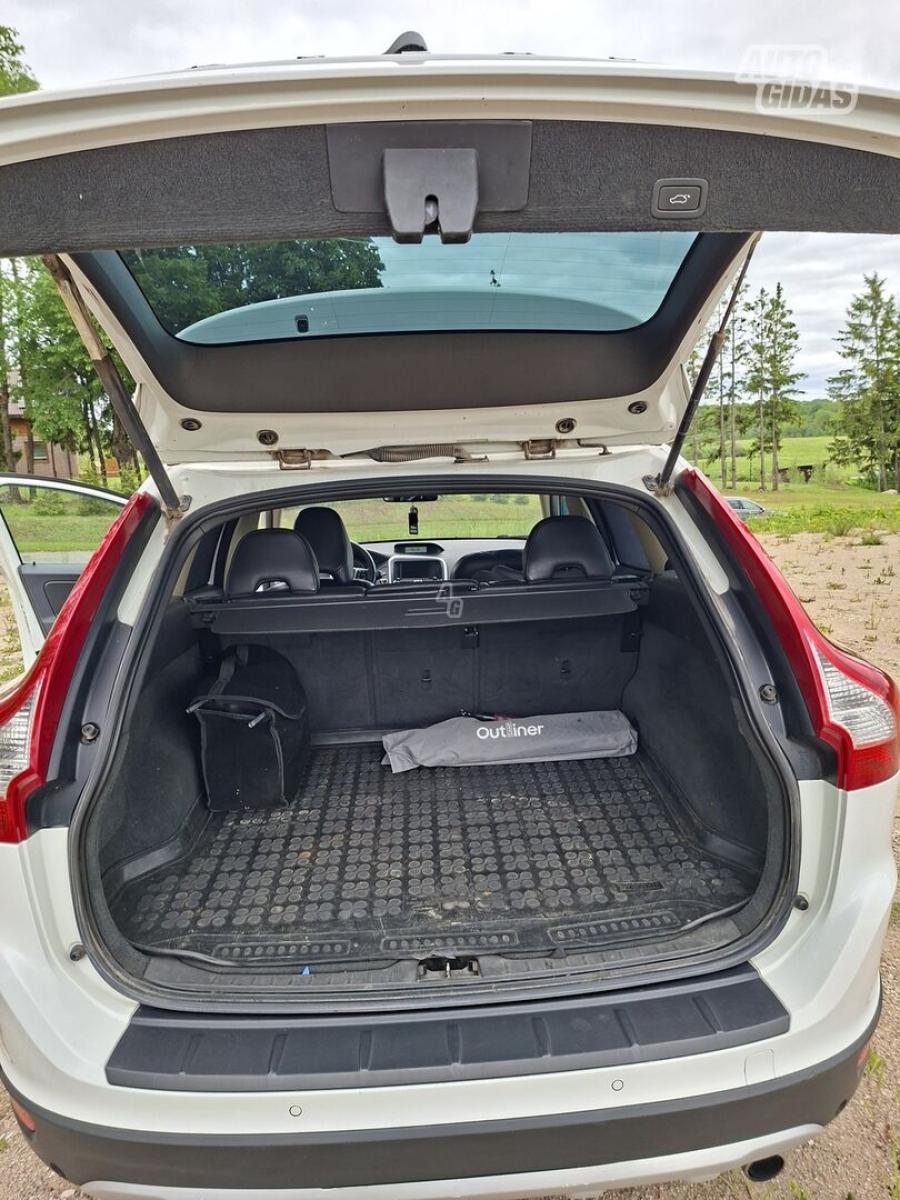 Volvo XC60 2009 in Utena, with an engine capacity of 2.40 L and mileage of 374 thousand km for 6650 €, photo 10 on AUTOMOTO.COM.LV