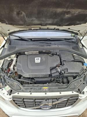 Volvo XC60 2009 in Utena, with an engine capacity of 2.40 L and mileage of 374 thousand km for 6650 €, photo 12 on AUTOMOTO.COM.LV