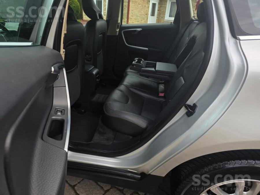 Volvo XC60 2009 Rīga, ar dzinēja tilpumu 2.40 L un nobraukumu 341 tūkst. km par 8350 €, foto 20 vietnē AUTOMOTO.COM.LV