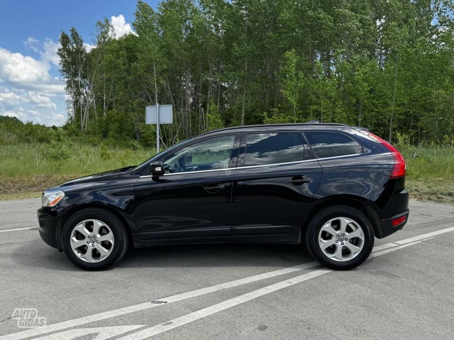 Volvo XC60 2009 in Siauliai, with an engine capacity of 2.40 L and mileage of 295 thousand km for 8900 €, photo 3 on AUTOMOTO.COM.LV