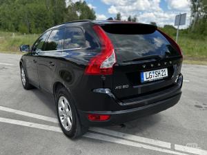 Volvo XC60 2009 in Siauliai, with an engine capacity of 2.40 L and mileage of 295 thousand km for 8900 €, photo 4 on AUTOMOTO.COM.LV