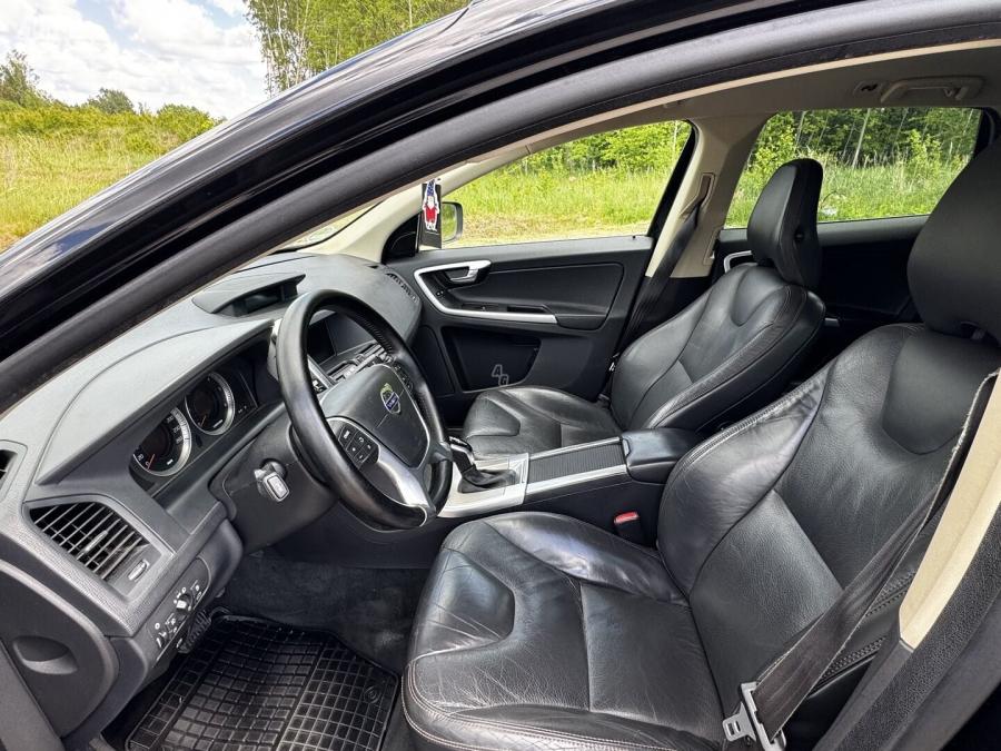 Volvo XC60 2009 in Siauliai, with an engine capacity of 2.40 L and mileage of 295 thousand km for 8900 €, photo 13 on AUTOMOTO.COM.LV