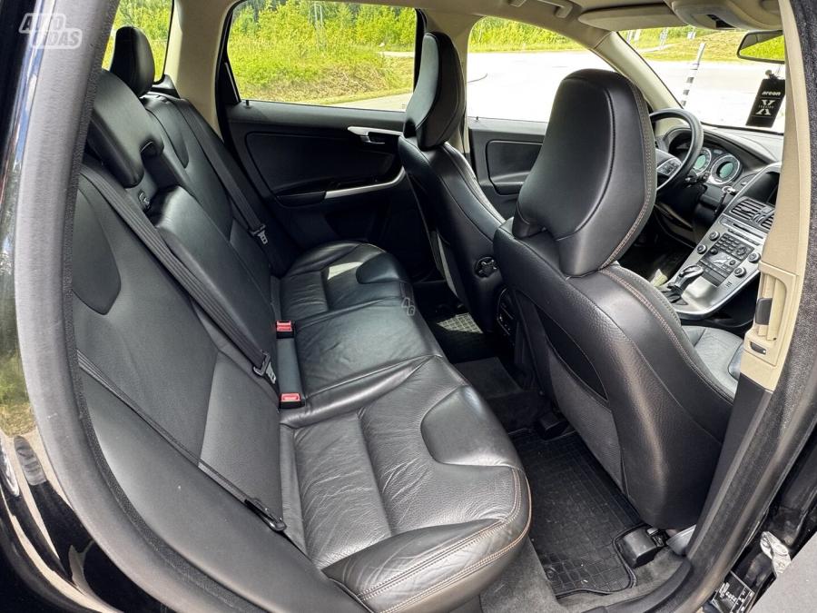 Volvo XC60 2009 in Siauliai, with an engine capacity of 2.40 L and mileage of 295 thousand km for 8900 €, photo 16 on AUTOMOTO.COM.LV