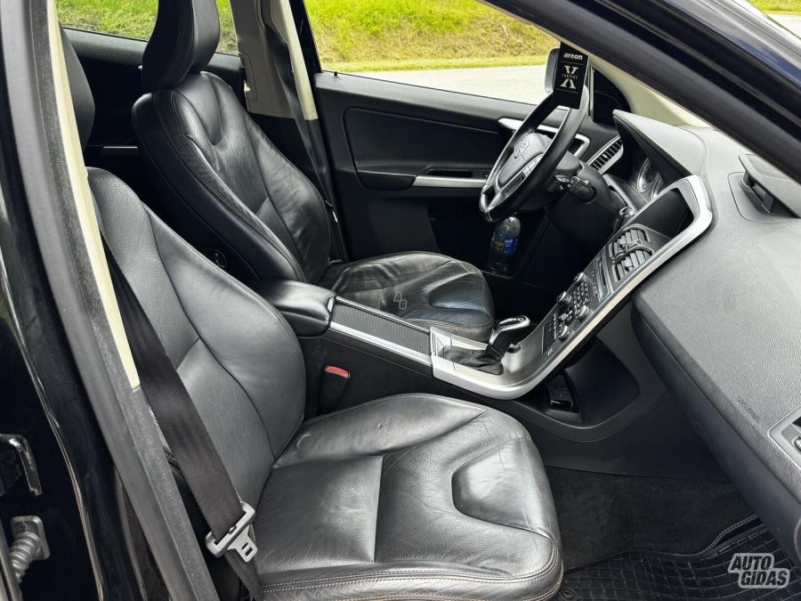 Volvo XC60 2009 in Siauliai, with an engine capacity of 2.40 L and mileage of 295 thousand km for 8900 €, photo 19 on AUTOMOTO.COM.LV