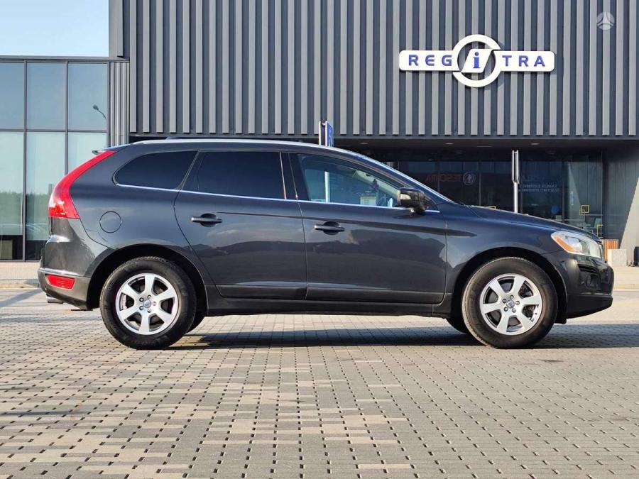 Volvo XC60 2009 in Siauliai, with an engine capacity of 2.40 L and mileage of 300 thousand km for 7650 €, photo 13 on AUTOMOTO.COM.LV