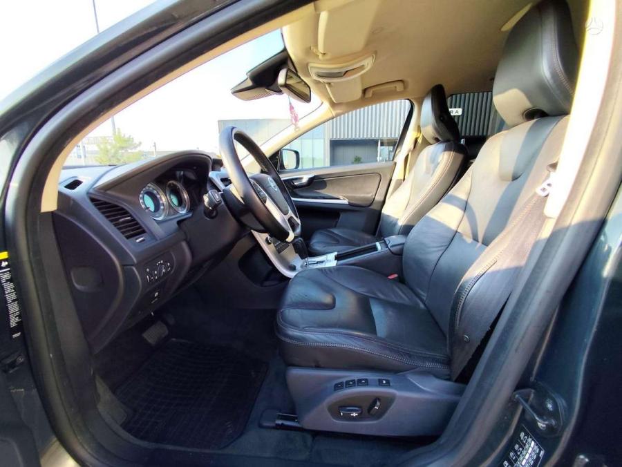 Volvo XC60 2009 in Siauliai, with an engine capacity of 2.40 L and mileage of 300 thousand km for 7650 €, photo 19 on AUTOMOTO.COM.LV
