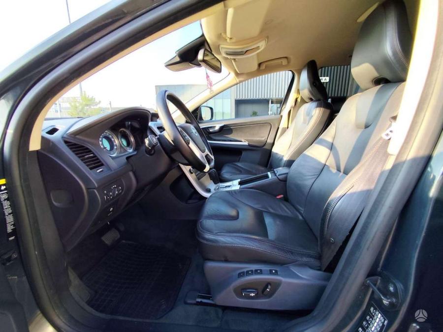 Volvo XC60 2009 Šauļi, ar dzinēja tilpumu 2.40 L un nobraukumu 300 tūkst. km par 7650 €, foto 19 vietnē AUTOMOTO.COM.LV