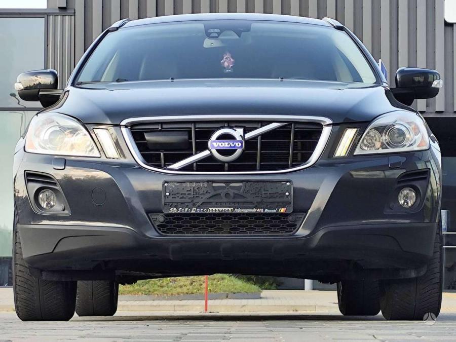 Volvo XC60 2009 in Siauliai, with an engine capacity of 2.40 L and mileage of 300 thousand km for 7650 €, photo 4 on AUTOMOTO.COM.LV