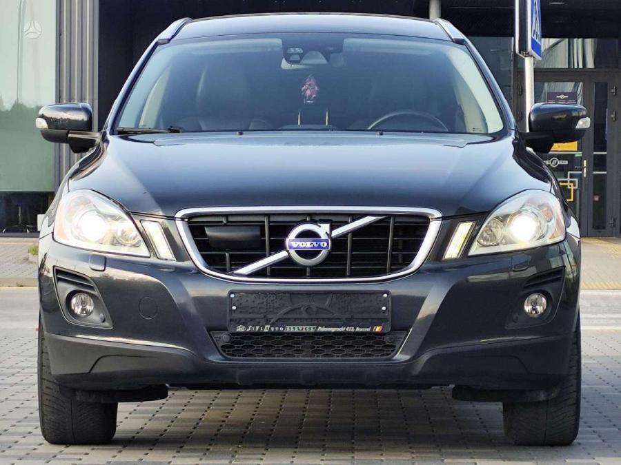 Volvo XC60 2009 in Siauliai, with an engine capacity of 2.40 L and mileage of 300 thousand km for 7650 €, photo 5 on AUTOMOTO.COM.LV
