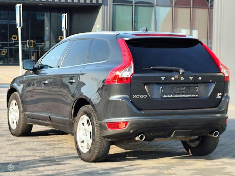 Volvo XC60 2009 in Siauliai, with an engine capacity of 2.40 L and mileage of 300 thousand km for 7650 €, photo 8 on AUTOMOTO.COM.LV