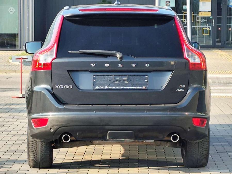 Volvo XC60 2009 in Siauliai, with an engine capacity of 2.40 L and mileage of 300 thousand km for 7650 €, photo 9 on AUTOMOTO.COM.LV