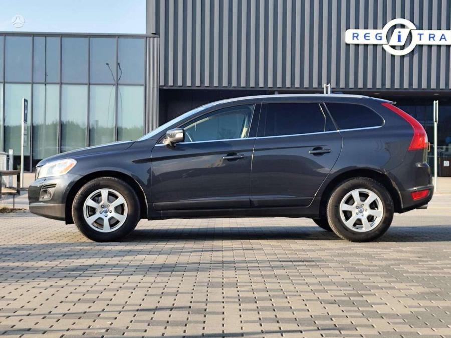 Volvo XC60 2009 in Siauliai, with an engine capacity of 2.40 L and mileage of 300 thousand km for 7650 €, photo 12 on AUTOMOTO.COM.LV