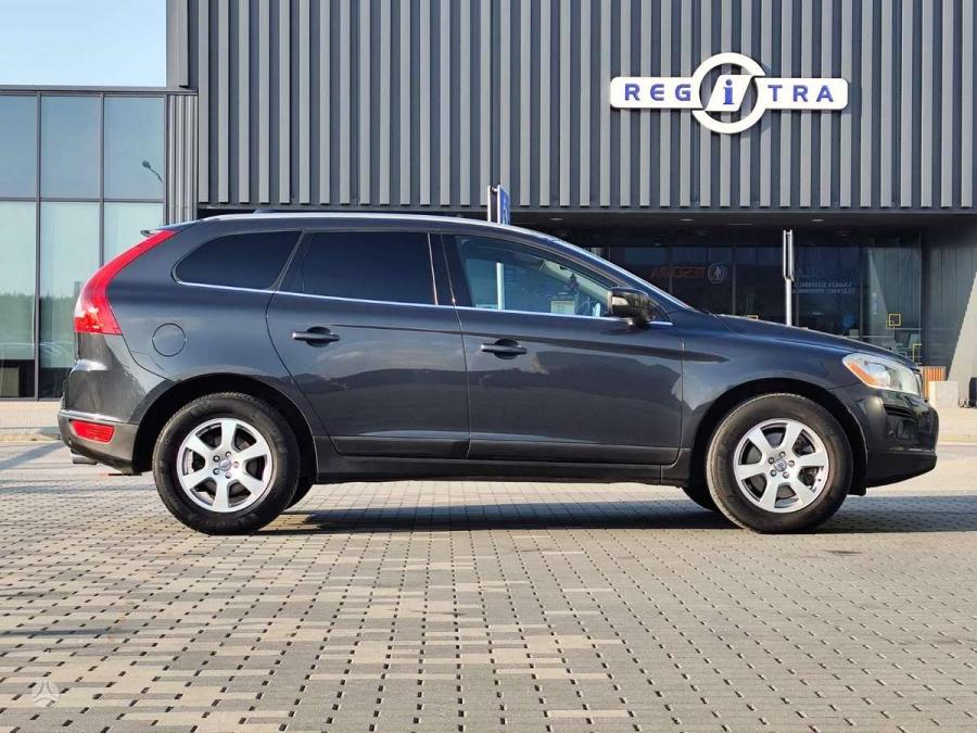 Volvo XC60 2009 in Siauliai, with an engine capacity of 2.40 L and mileage of 300 thousand km for 7650 €, photo 13 on AUTOMOTO.COM.LV