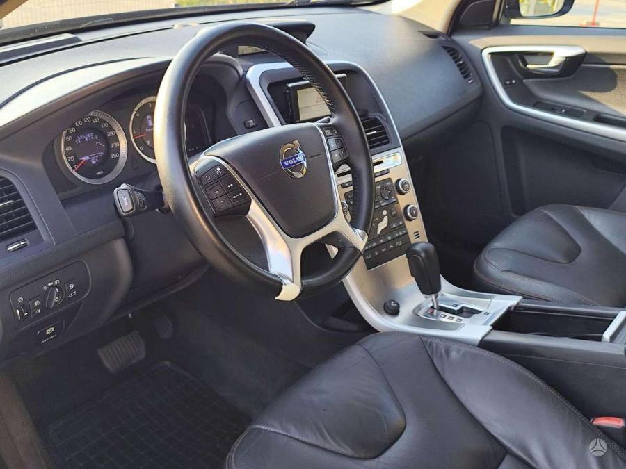Volvo XC60 2009 in Siauliai, with an engine capacity of 2.40 L and mileage of 300 thousand km for 7650 €, photo 20 on AUTOMOTO.COM.LV