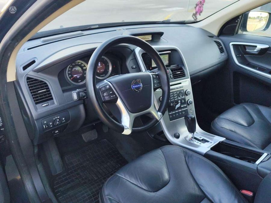 Volvo XC60 2009 in Siauliai, with an engine capacity of 2.40 L and mileage of 300 thousand km for 7650 €, photo 21 on AUTOMOTO.COM.LV