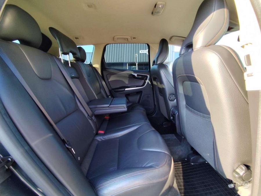 Volvo XC60 2009 in Siauliai, with an engine capacity of 2.40 L and mileage of 300 thousand km for 7650 €, photo 24 on AUTOMOTO.COM.LV