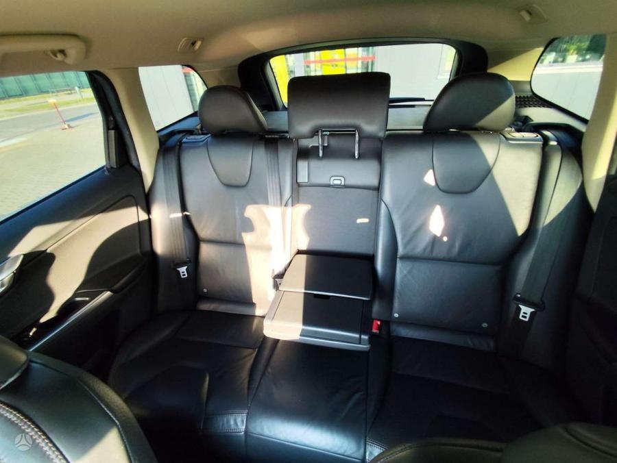 Volvo XC60 2009 in Siauliai, with an engine capacity of 2.40 L and mileage of 300 thousand km for 7650 €, photo 26 on AUTOMOTO.COM.LV