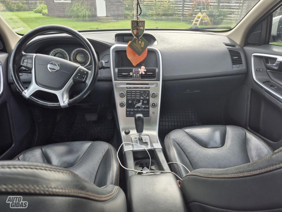 Volvo XC60 2009 in Raseiniai, with an engine capacity of 2.40 L and mileage of 285 thousand km for 7500 €, photo 10 on AUTOMOTO.COM.LV