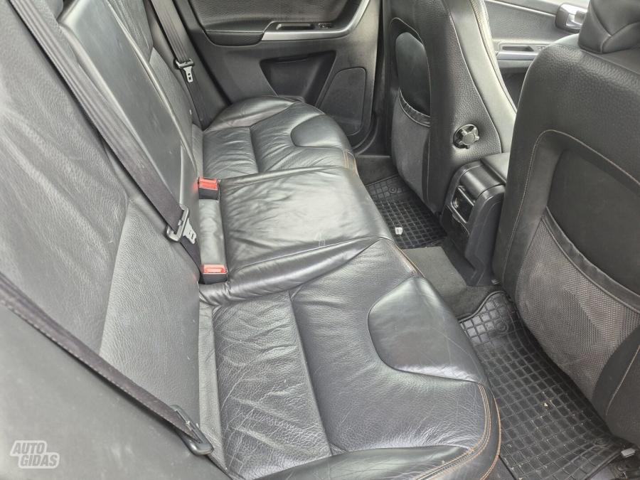 Volvo XC60 2009 in Raseiniai, with an engine capacity of 2.40 L and mileage of 285 thousand km for 7500 €, photo 11 on AUTOMOTO.COM.LV