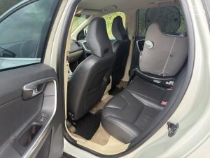 Volvo XC60 2009 in Kaunas, with an engine capacity of 2.40 L and mileage of 390 thousand km for 5250 €, photo 16 on AUTOMOTO.COM.LV