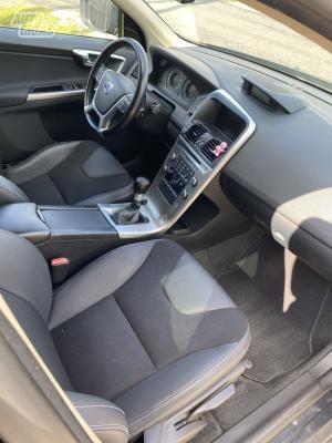 Volvo XC60 2009 Viļņa, ar dzinēja tilpumu 2.40 L un nobraukumu 313 tūkst. km par 4200 €, foto 9 vietnē AUTOMOTO.COM.LV