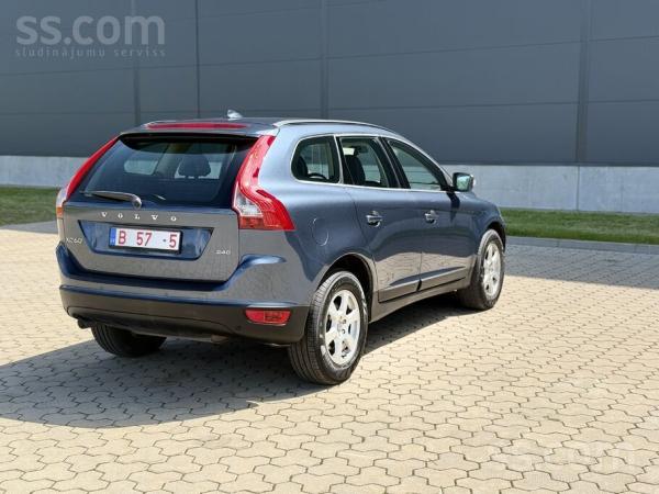 Volvo XC60 2010 Rīga, ar dzinēja tilpumu 2.40 L un nobraukumu 239 tūkst. km par 7200 €, foto 4 vietnē AUTOMOTO.COM.LV